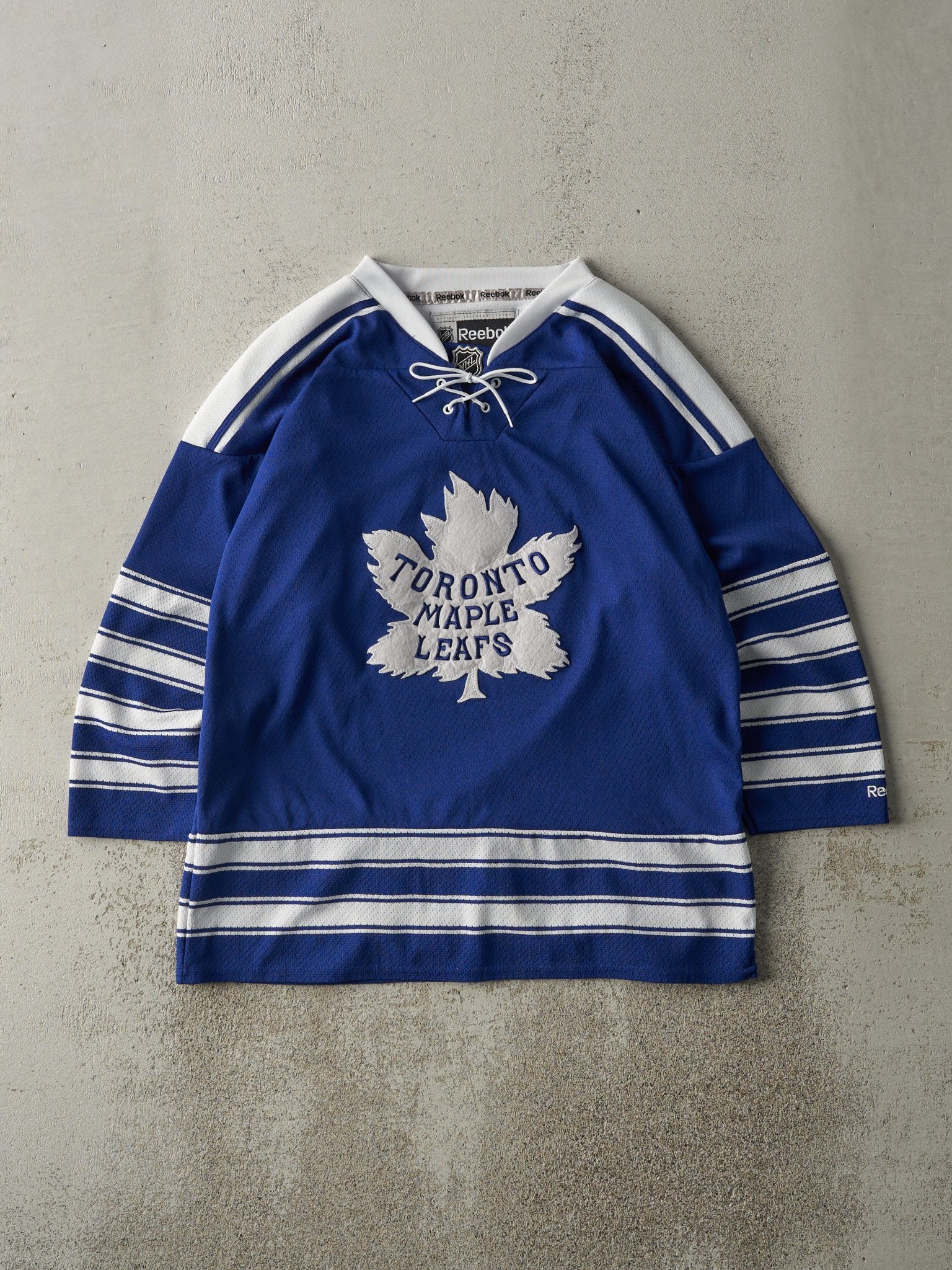 Vintage Y2K Blue Toronto Maple Leafs Throwback Logo Jersey (M ...